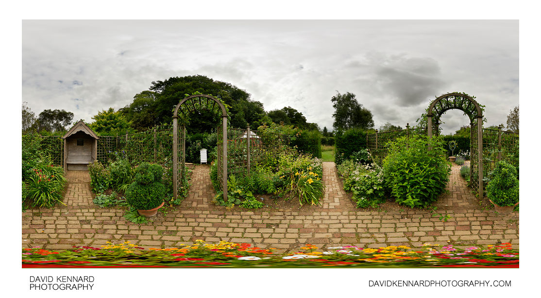Gentleman's Cottage Garden, Barnsdale Gardens · David Kennard Photography